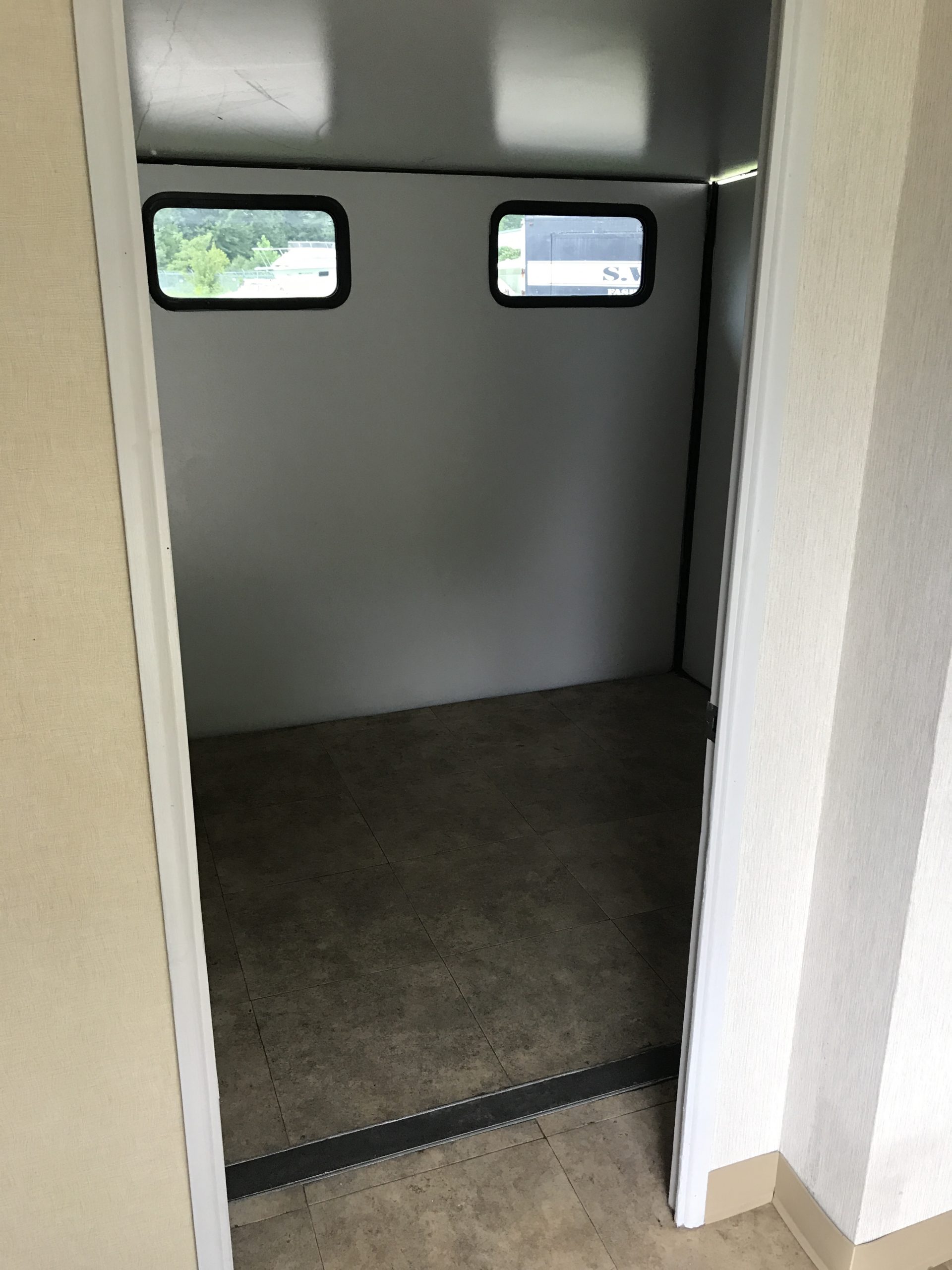 40′ Screening Coach with Three suites – Mobile Conversions International